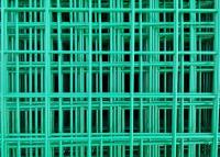 China Garden 6mm Galvanized Welded Wire Mesh Fence Peach Post for sale