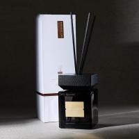 China Glass Bottle Stick Aroma Luxury Home Scents Reed Diffuser 500ml With Package Box for sale