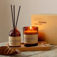 China Aromatherapy Soy Wax Scented Candles Reed Diffusers Gift Set With Wooden Pallet for sale