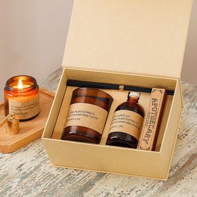 China Aromatherapy Soy Wax Scented Candles Reed Diffusers Gift Set With Wooden Pallet for sale
