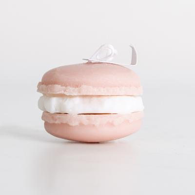 China Safe Unique Macaron Handmade Scented Candles With Delicate Colors for sale