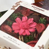 China OEM Scented Rose Petal Potpourri Dry Flower 110g For Spring for sale