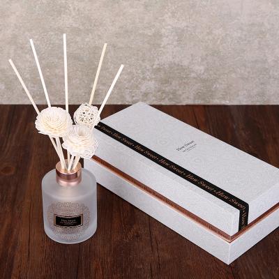 China Aroma Reed Diffuser Luxury 126ml Round Bottle Gift Set With Sola Flower for sale