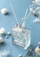 China Christmas Cinnamon Reed Diffuser Perfume 120ml With Gold Silver Foil for sale