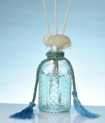 China Natural Aroma Reed Diffuser Room Perfume 200ml With Fake Flowers Decoration for sale