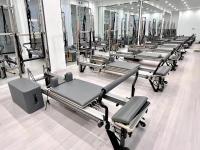 China Aluminum Pilates Reformer with tower featuring steel frame padded upholstery ideal for studio and gym for sale