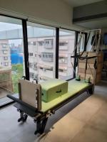China Aluminum Pilates Reformer with tower featuring steel frame padded upholstery ideal for studio and gym for sale