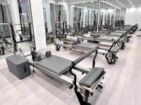 China Aluminum Pilates Reformers featuring 5 Number of springs and included Straps for sale