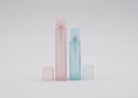 China Mini 5ml Pink Blue Handbag Fragrance  Perfume Atomiser Spray Bottle for sale
