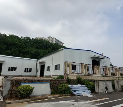 China Industrial Light Steel Warehouse with Crane Supported Aisles 50 Year Service Life for sale