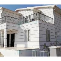 China Prefabricated Light Steel Villa House with 75mm EPS Sandwich Panel and Thermal Insulation for sale