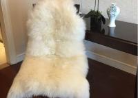 China Home Decorative White Real Sheepskin Rug Long Merino Wool 60 X 90cm Natural Shape for sale
