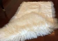China Mongolian Sheepskin Rug Luxurious 60 x120cm White Long Curly TIbetan Sheepskin for sale