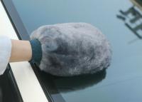 China Abrasion Resistant Sheepskin Car Wash Mitt Gentle Surface For Polishing Mirror for sale