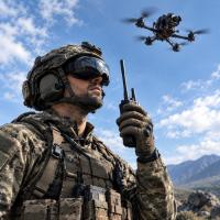 China 300MHz To 13.4GHz Portable RF Anti Drone Detector 5km Detection Range For Digital FPV Detection And Identification HDZero OpenIPC H264 H265 Digital Modulation for sale