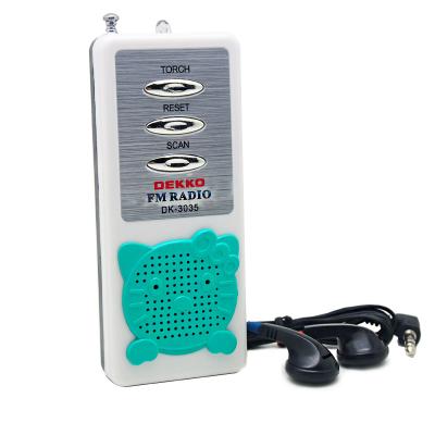 China Mini Pocket FM Speaker Radio 108MHz 22mm Outdoor Plastic Portable Radio with Flashlight for sale
