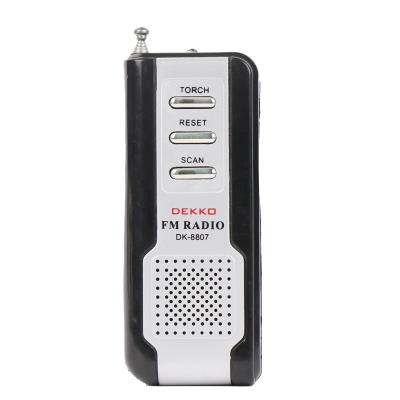 China DSP Chip FM Radio Speaker Player Auto Scan 88-108MHz Portable Mini Flashlight for sale