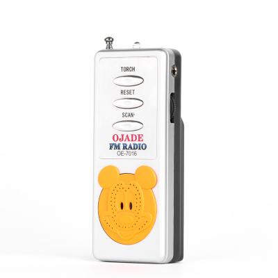 China Bear Design Handheld FM Radio ABS Built In Speaker 105x43x22mm FM88-108MHz for sale