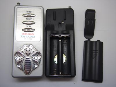 China DEKKO DK-3039 Handheld FM Radio 88-108 MHz with Flashlight and Headphone Jack for sale