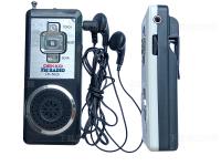 China PANTONE OEM FM Radio Dry Battery 88-108 MHz Portable Speaker Lightweight for sale