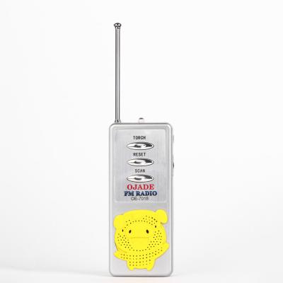 China OJADE OE-7018 Auto Scan FM Radio Speaker 88-108MHz with Flashlight UM3 Battery for sale