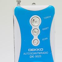China 88-108MHz Portable FM Radio with Built-in Speaker Dry Battery Powered OEM Color for sale