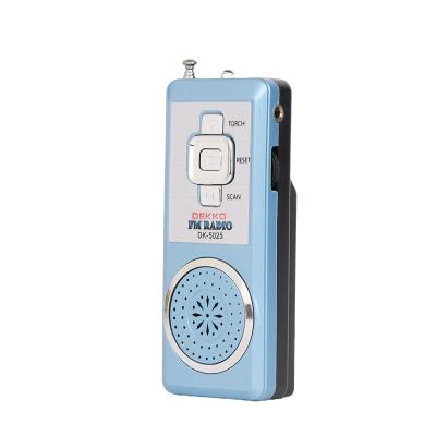 China Portable FM Auto Scan Radio with Built-in Speaker Mini Pocket Radio UM3 Battery for sale