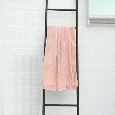 China Disposable Customize Logo Available Hotel Bath Towel Thicken Water Absorption Cotton Wholesale Bath Towel for sale