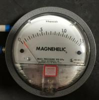 China Dwyer 2000 1.5Kpa Magnehelic Differential Pressure Gauge 2% FS Accuracy for sale