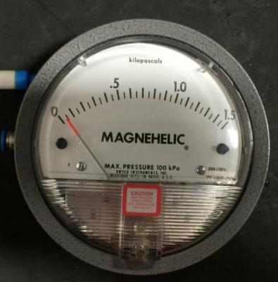 China Dwyer 2000 1.5Kpa Magnehelic Differential Pressure Gauge 2% FS Accuracy for sale