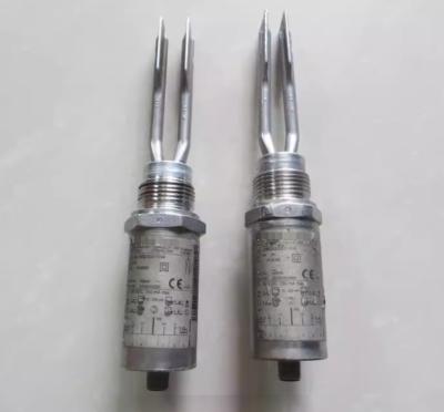 China Stainless Steel Tuning Fork Level Probe PNP Output 24V DC Signal On Alarm Output Locked Horizontal Vertical for sale