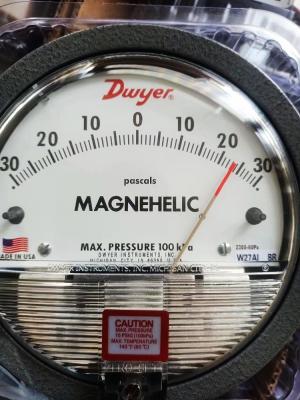 China Dwyer Magnehelic Differential Pressure Gauge 0-60 Pa 2% Accuracy 10.5-30 VDC for sale