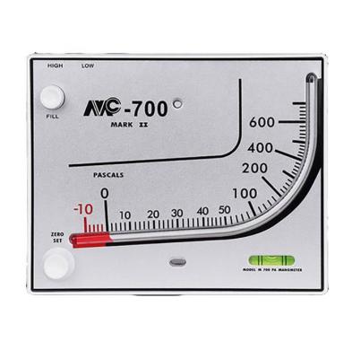 China Red Oil Differential Pressure Gauge MC-700 Mark II 700Pa Range for Clean Room for sale