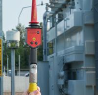 China TIC 300 PRO Non-Contact High Voltage Detector 122 kV with VolTect Alert for Utility Safety for sale