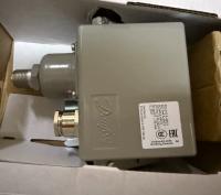 China Original Danfoss KPS31 Pressure Switch with 6 bar Max Working Pressure Auto Reset Function and Female Pressure Connection for sale