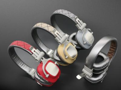 China Super Bass 5pin 110dB 8h Stereo Bluetooth Headphone for sale