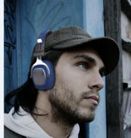 China Super Bass 5pin 110dB 8h Stereo Bluetooth Headphone for sale