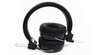 China 40mm Driver 10m 110dB folding bluetooth headphones sterep music headphones for sale