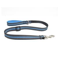 China Heavy Duty Retractable Nylon Dog Leash with 3M Reflective Strip and 0.2kg Lightweight Design for sale