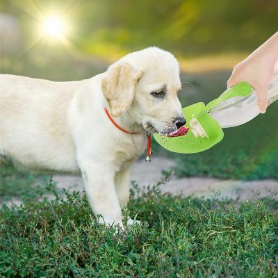 China Pet Foldable Water Bottle 580ml Portable Silicone Outdoor Dog Water Dispenser for sale