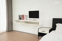 China Modern Floating Wall Shelf System with Aluminum & Steel Tracks Slim White Modular Storage for Bedroom Living Room Clothing Food for sale