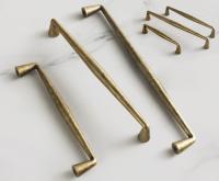 China Contemporary Gold Brass Zinc Pull Handles & Door Knobs for Exterior Outdoor Kitchen Bedroom Bathroom-Easy Installation for sale