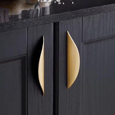 China Modern Minimalist Solid Brass Invisible Handle Light Luxury Gold Drawer Pull Wardrobe Door Handle for Kitchen & Exterior Use for sale