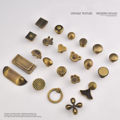 China Luxury High-End Brass Single Hole Handle for Bedroom Living Room Cabinets Wardrobes Dresser Knob Modern for Hotels Kitchens for sale