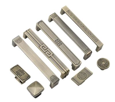 China Vintage Bronze Cabinet Door Handle Simple European Antique Cabinet Wardrobe Furniture Handle Carved Retro Door Handle for sale