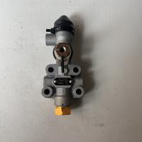 China Jinlong Bus Aluminum Alloy Height Control Valve 250L/min Fast 50L/min Slow Salt Spray Bus Spares 229600120 for sale