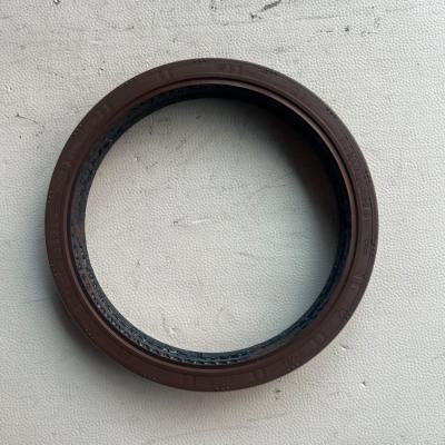 China Fast Gear Bus Transmission Fluororubber Second Shaft Oil Seal -26C to 204C GL-5 Bus Spares for sale