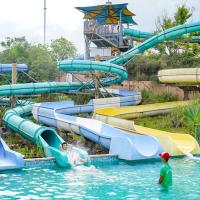 China Curve Fiberglass Pool Water Slide Water Amusement Park Equipment 500kg Capacity for sale