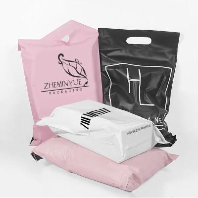 China Custom Print Poly Mailer Bag Moisture Proof Clothing Shipping Bags Lightweight With Handle for sale