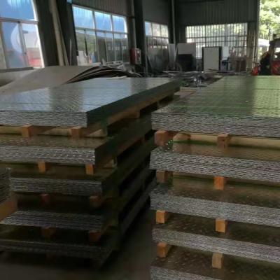 China 0.5mm 1mm Checkered Plate Stainless Steel Cold Rolled 201 202 304 310 316L for sale